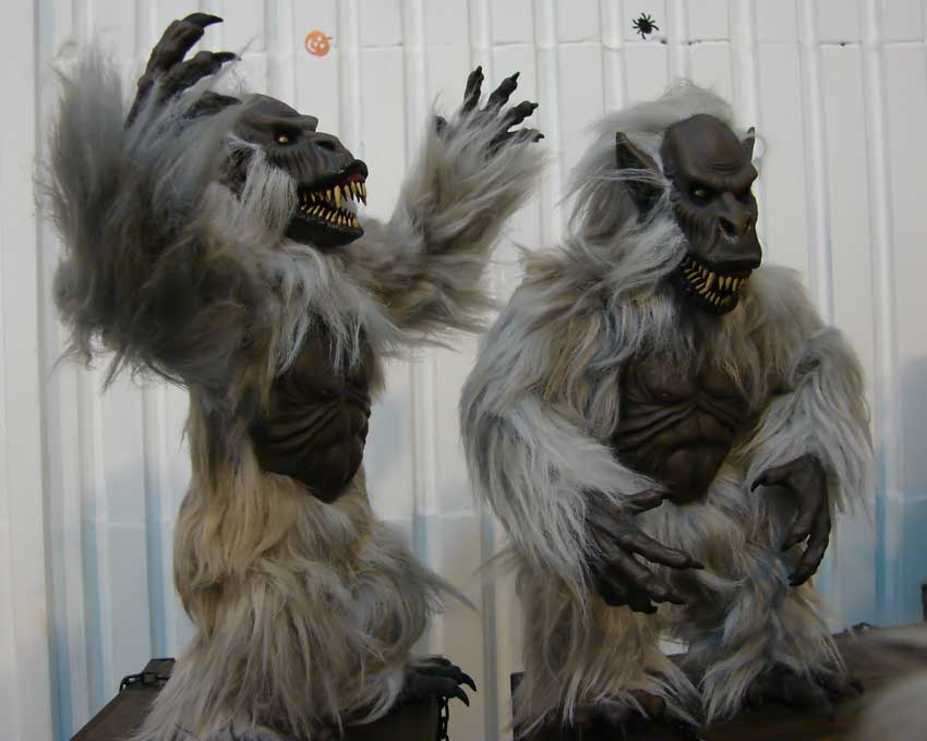 Betomatali 1/6 sculpt and paint works: Creepshow Flufy the crate beast ...