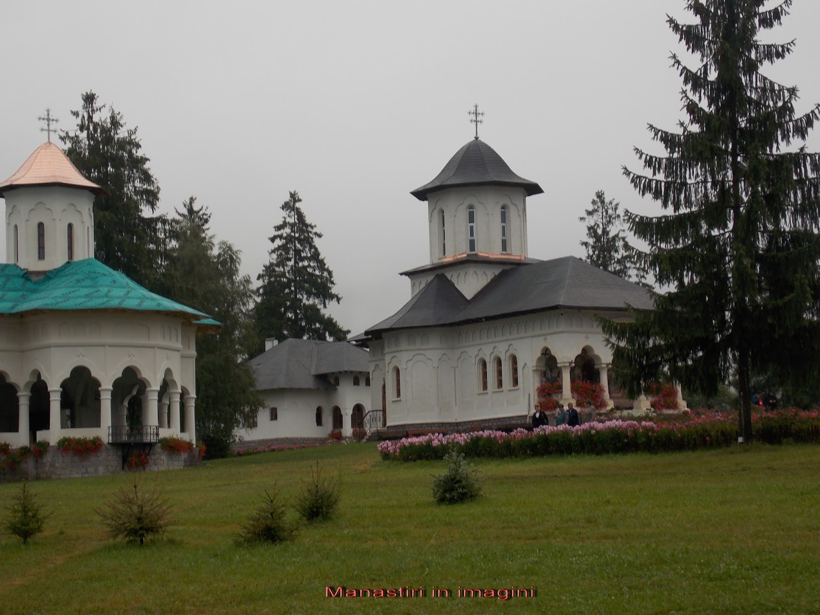 Mănăstiri în imagini: august 2016