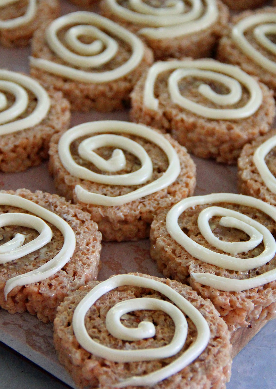 Jo and Sue: Cinnamon Bun Rice Krispie Rolls