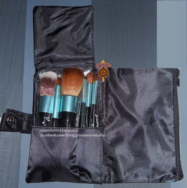 GlamourCaprices: Aqua by Neve Cosmetics: Vegan and Cruelty Free Brush