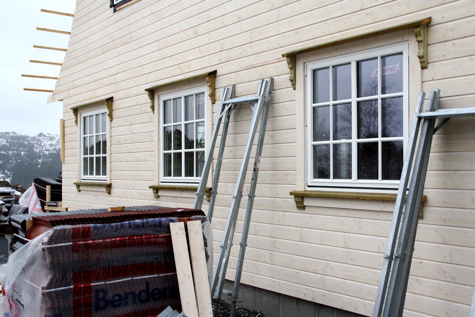 Villa Fagerbakken: Listing rund vinduene...