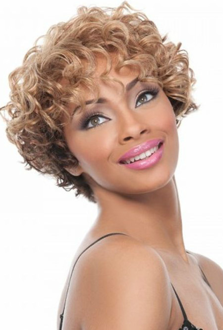 Pelo corto con rizos para morenas 2017