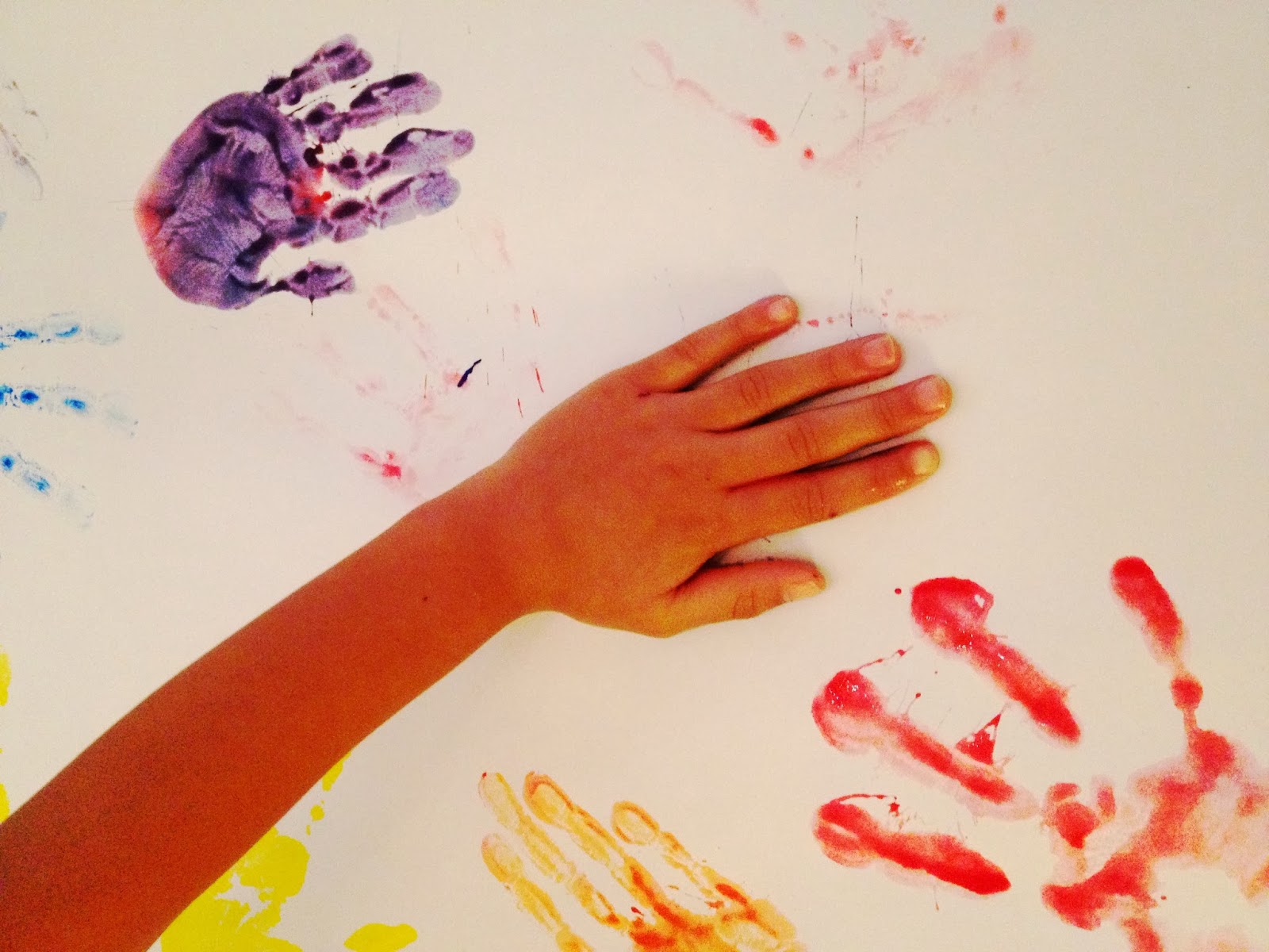 The Simplicity of Learning: Friendship Color Mixing