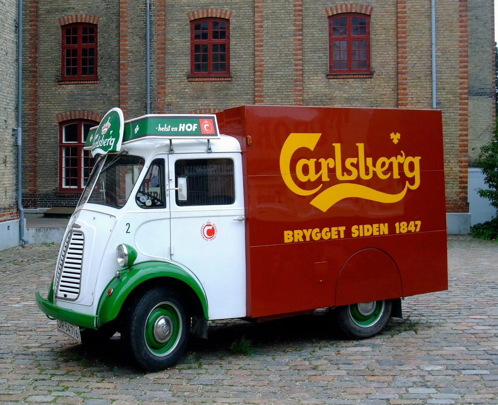 transpress nz: 1950s Morris J type delivery van for Carlsberg