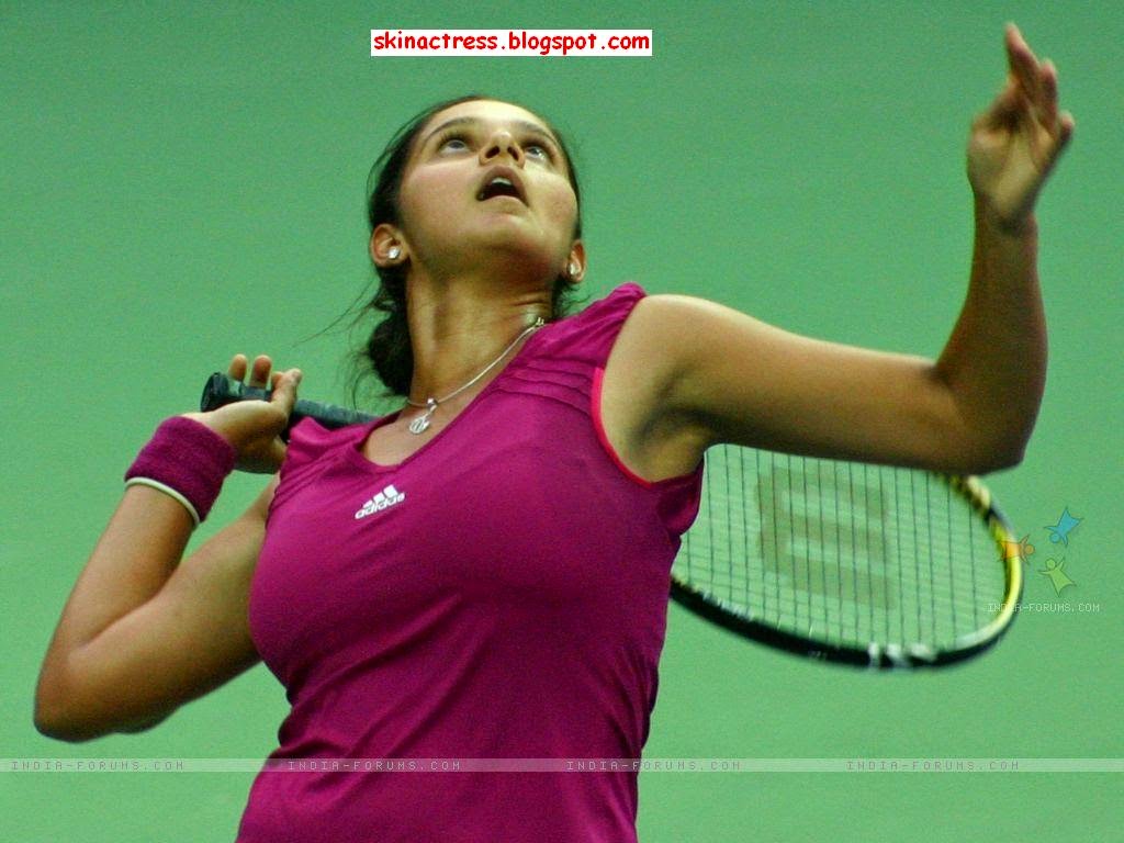 Skin Actress: Sania Mirza showing her huge cleavage and hot armpits images