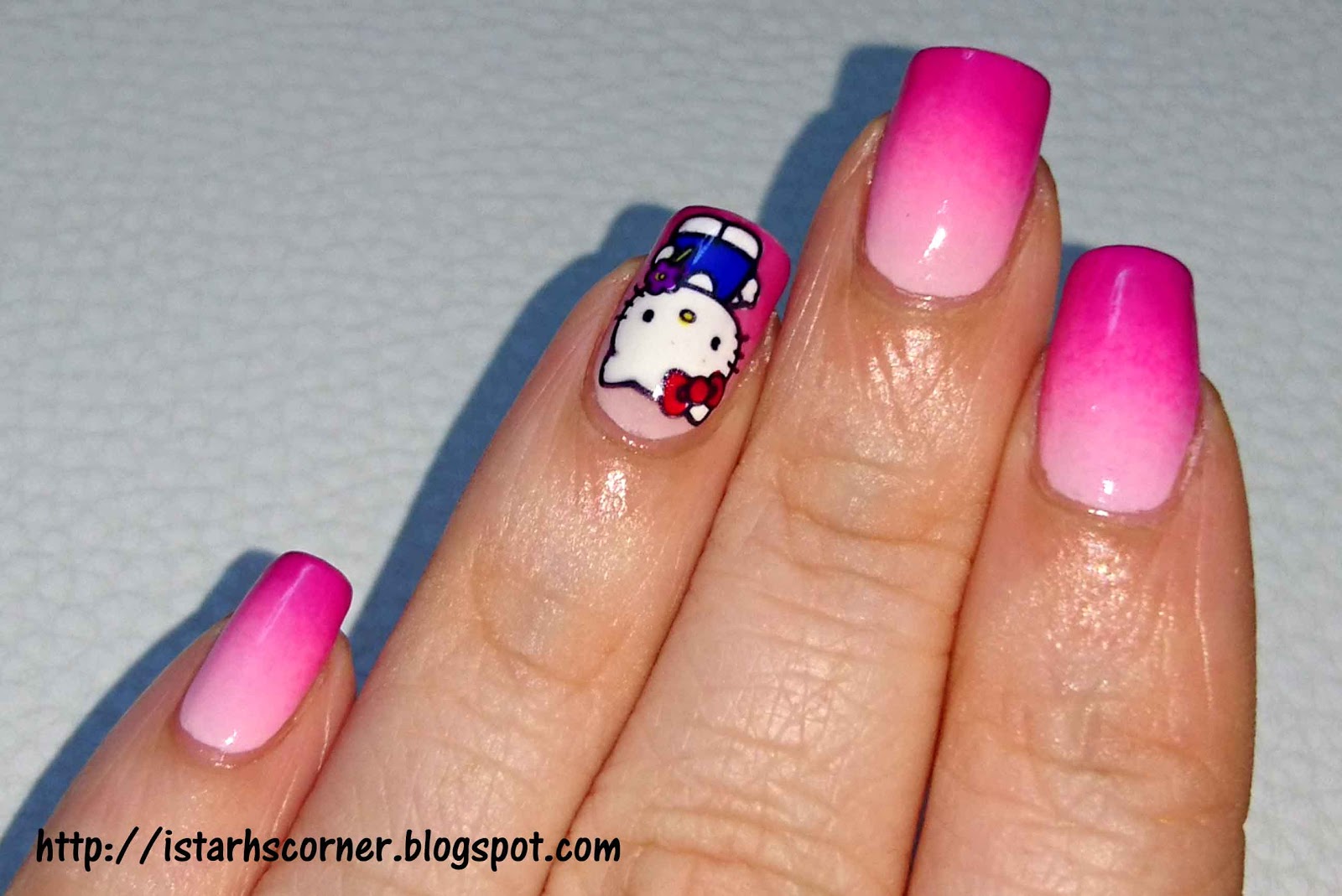 Istarh's Corner (Mi rinconcito): Hello Kitty + degradado rosa