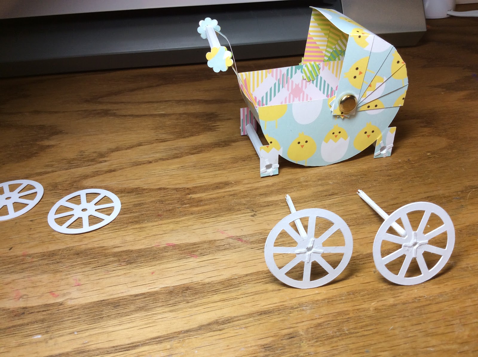 Papercrafts and other fun things: A Paper Baby Carriage For a Baby Shower