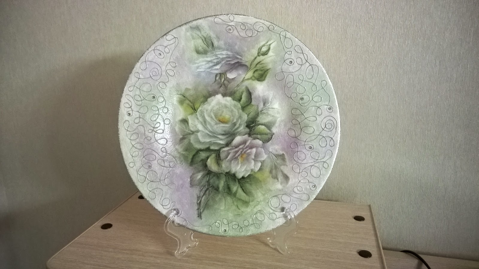 Прекрасный мир своими руками.: Декоративная тарелка "Розы в акварели"