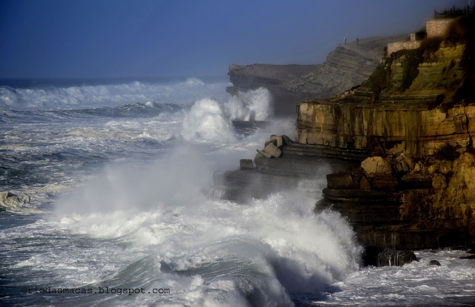 Mar revolto na Costa