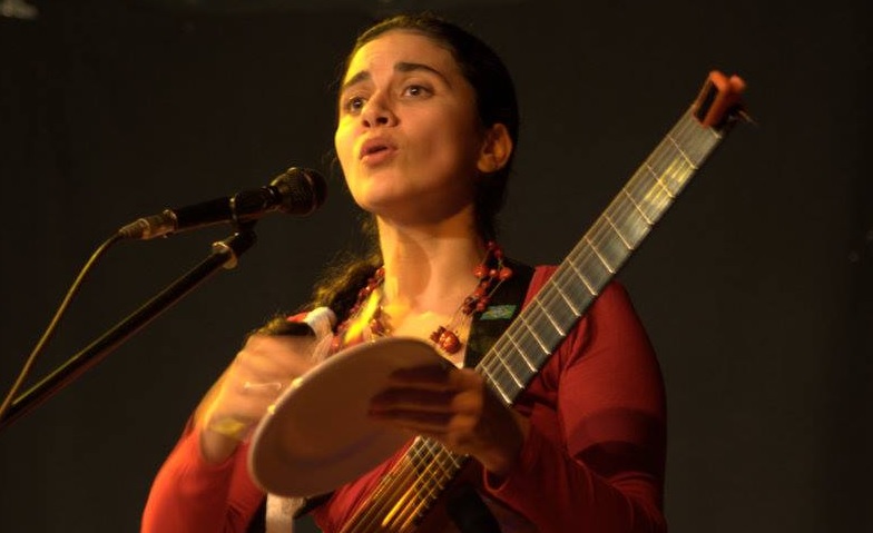Cantora e compositora catarinense, Ana Paula da Silva, se apresenta no ...