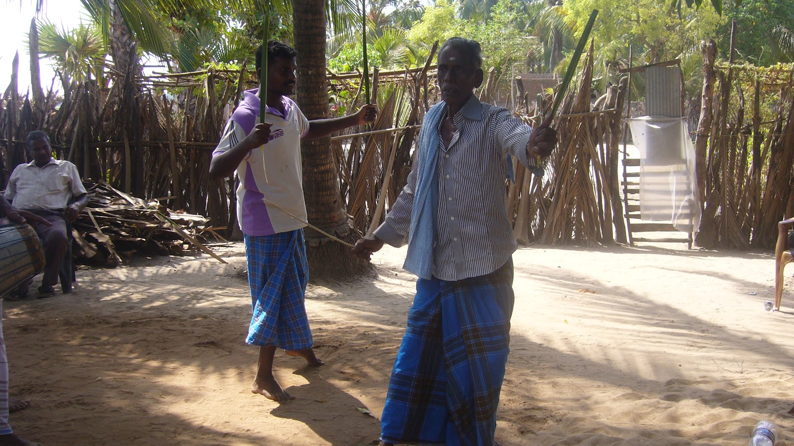 Third Eye: ANNAVIYAR IS TRAINING THE KOOTHTHAR WHILE ANOTHER KOOTHTHAR ...