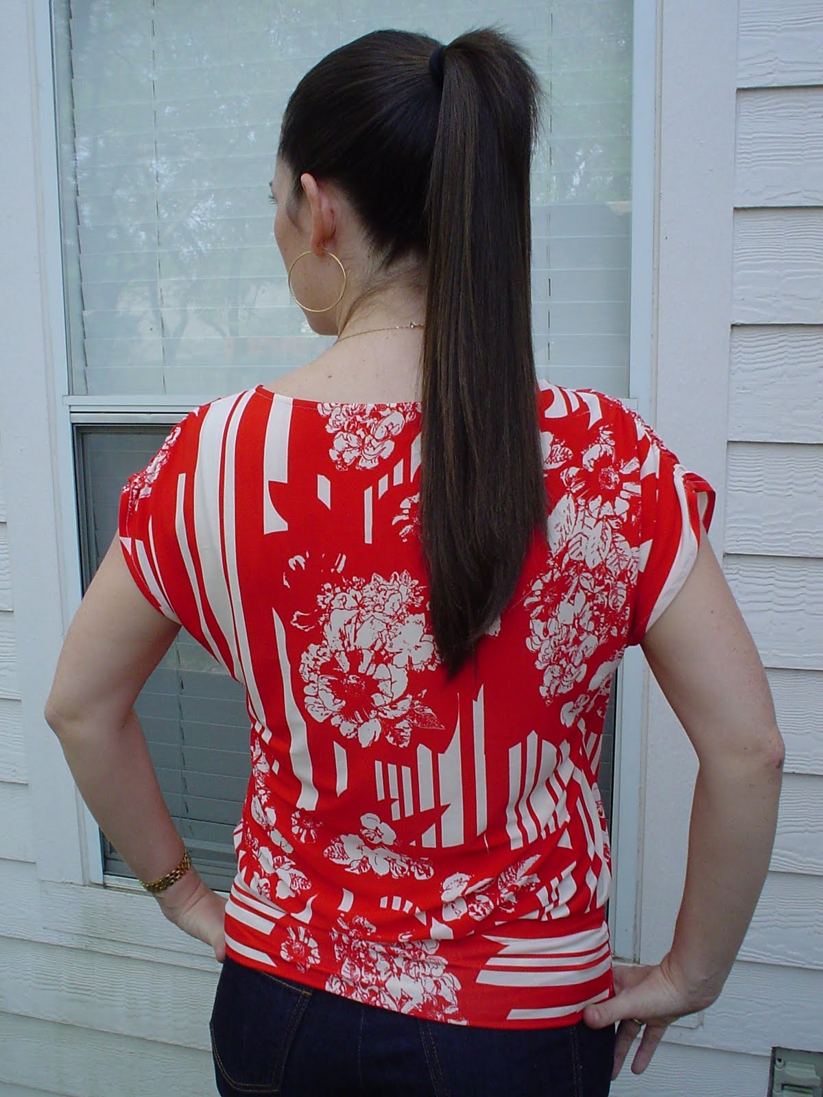 Amanda's Adventures in Sewing: Simplicity 3790 - Red & white print knit top