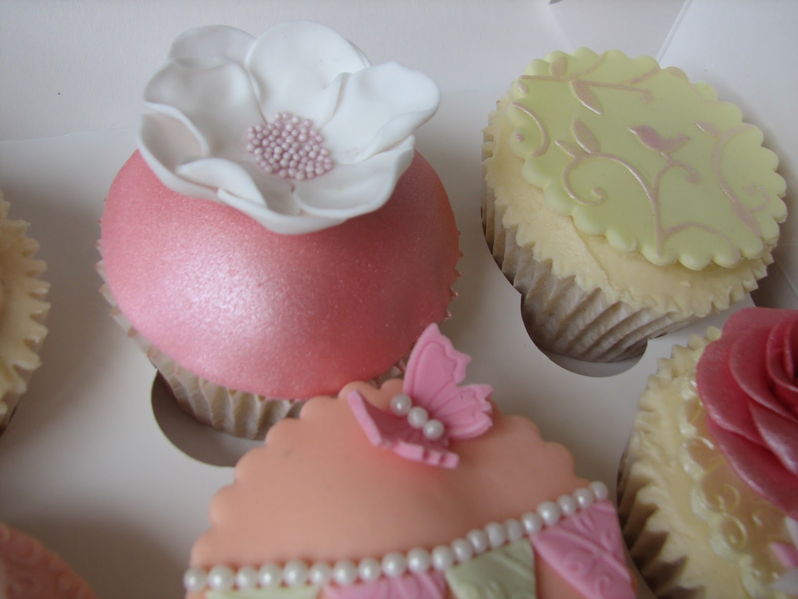 Miss Cakeaholic: Vintage Cupcakes