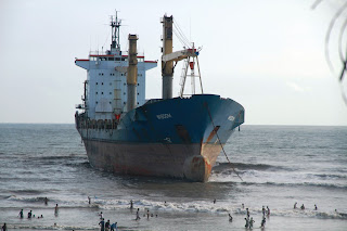 occasional mumbai: MV Wisdom washed up on Juhu Beach