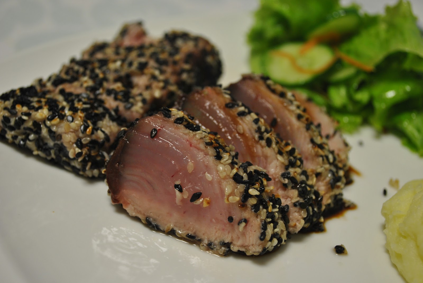 Mundo das Marias: Receita: atum na crosta de gergelim