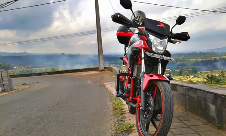 Moto Min: CB150R modifikasi Touring