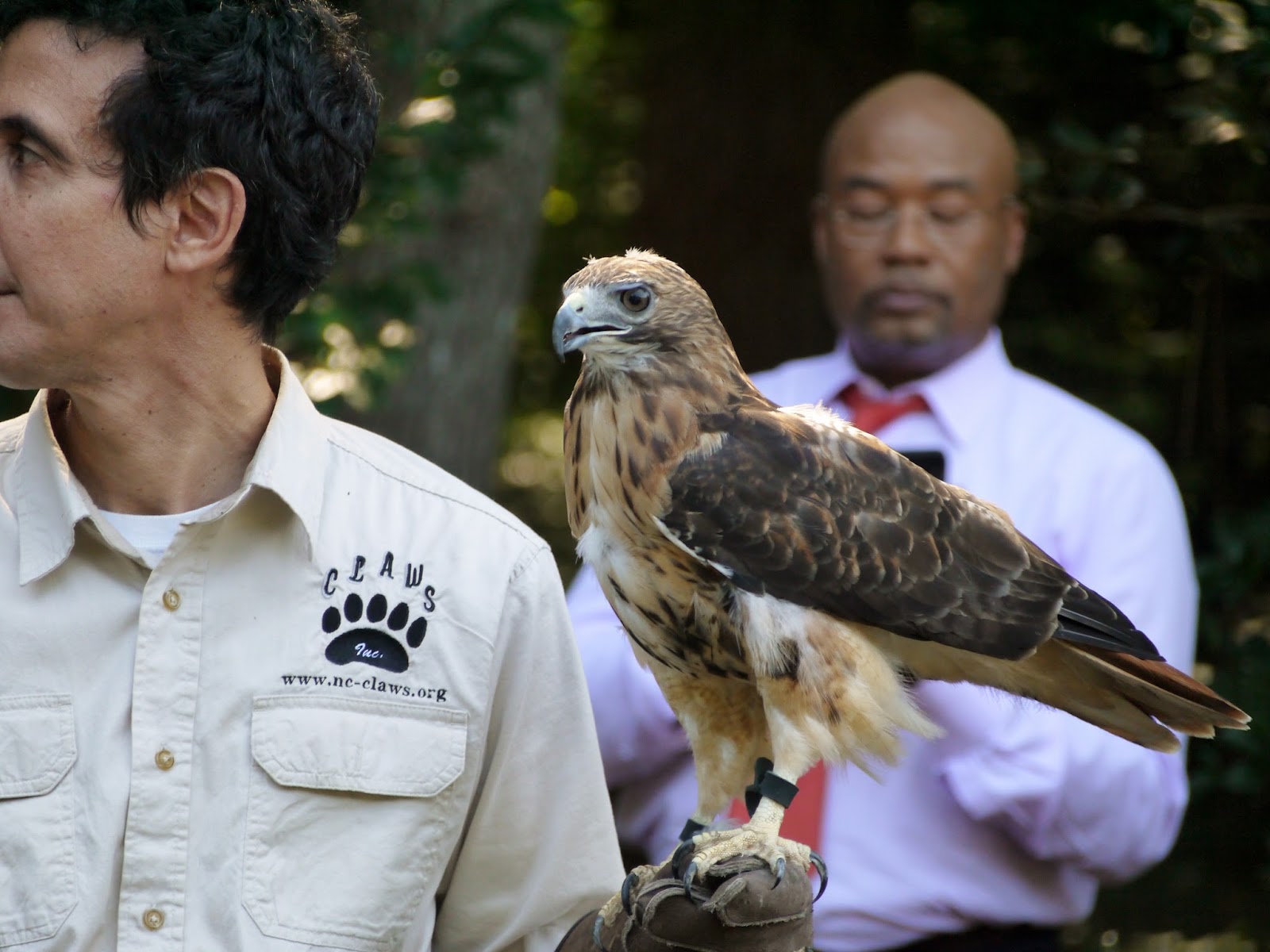 gardens@duke: Students Gather for CLAWS Hawk Release