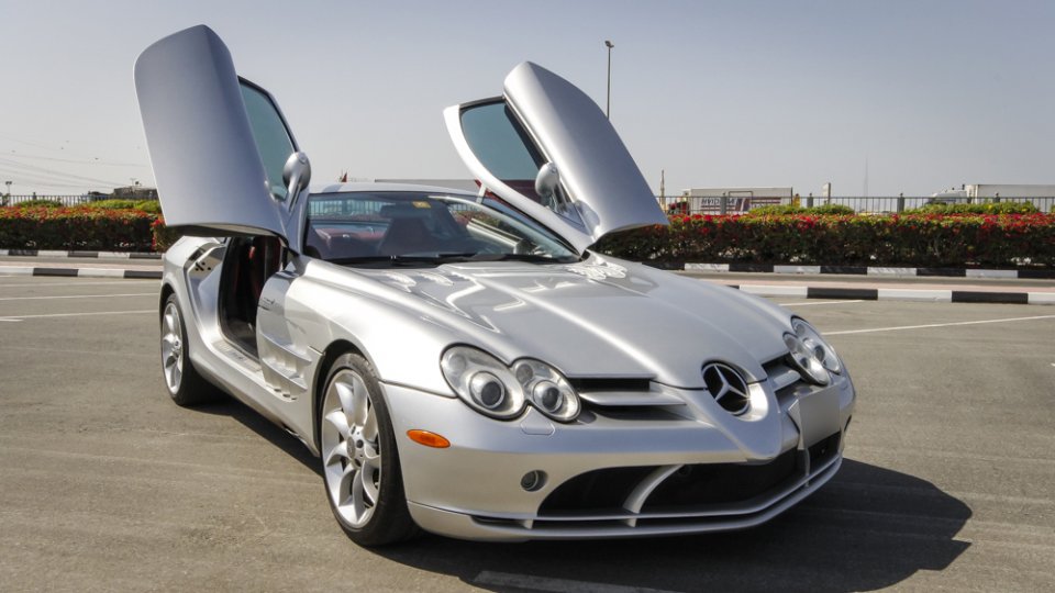メルセデス・ベンツ SLRマクラーレン／5.4L V8 SOHC／2006年／AED550,000- お勧め格安ドバイ高級車