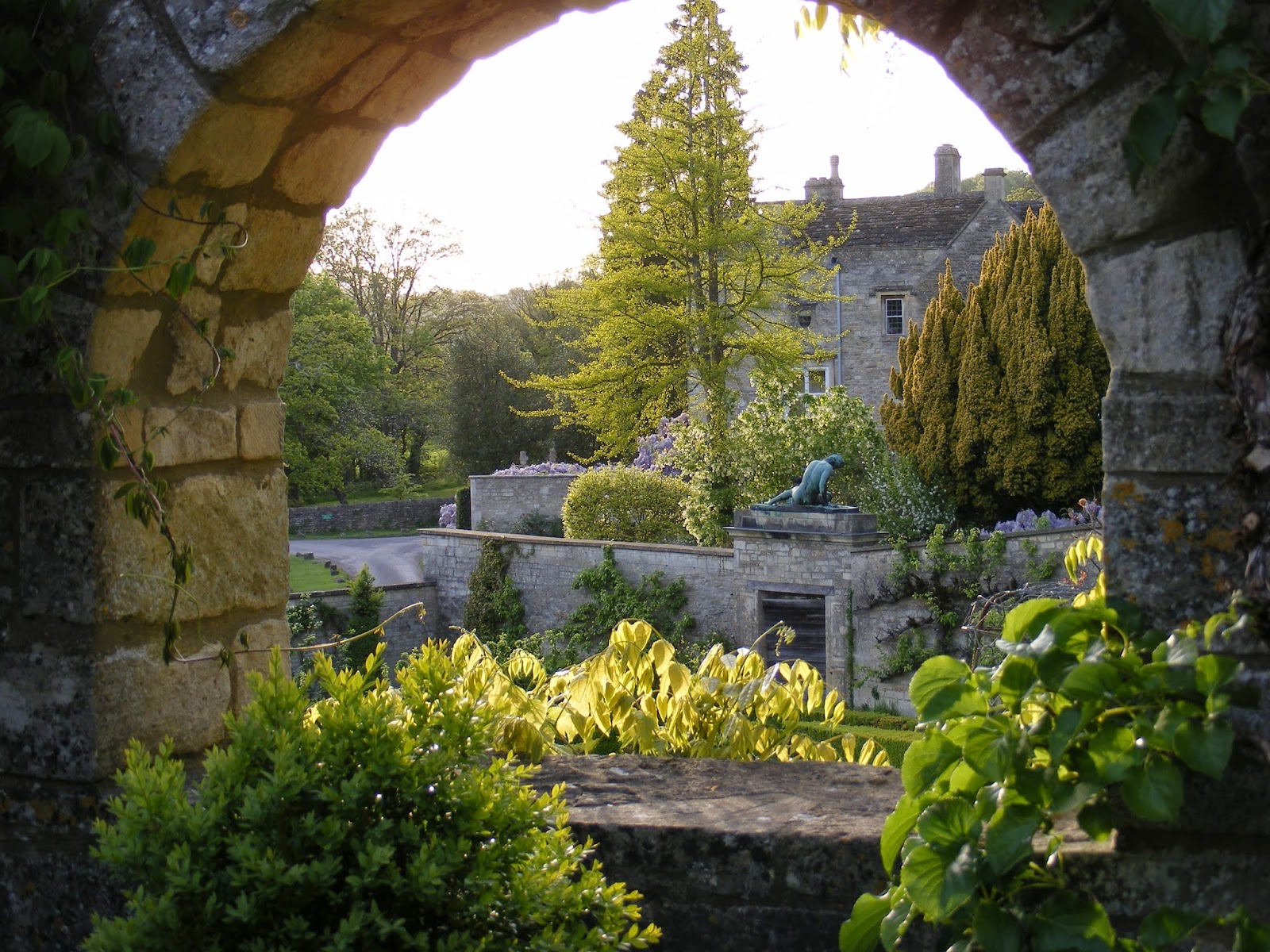 bensozia: Iford Manor and its Garden