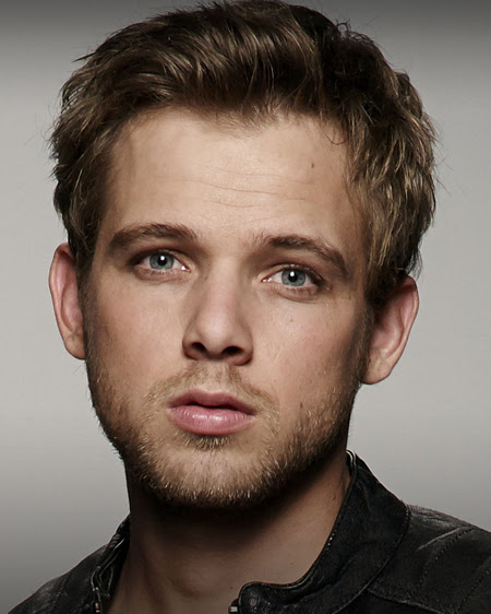 BooksChatter: ℚ♫ The Nearly Girl - Lisa de Nikolits