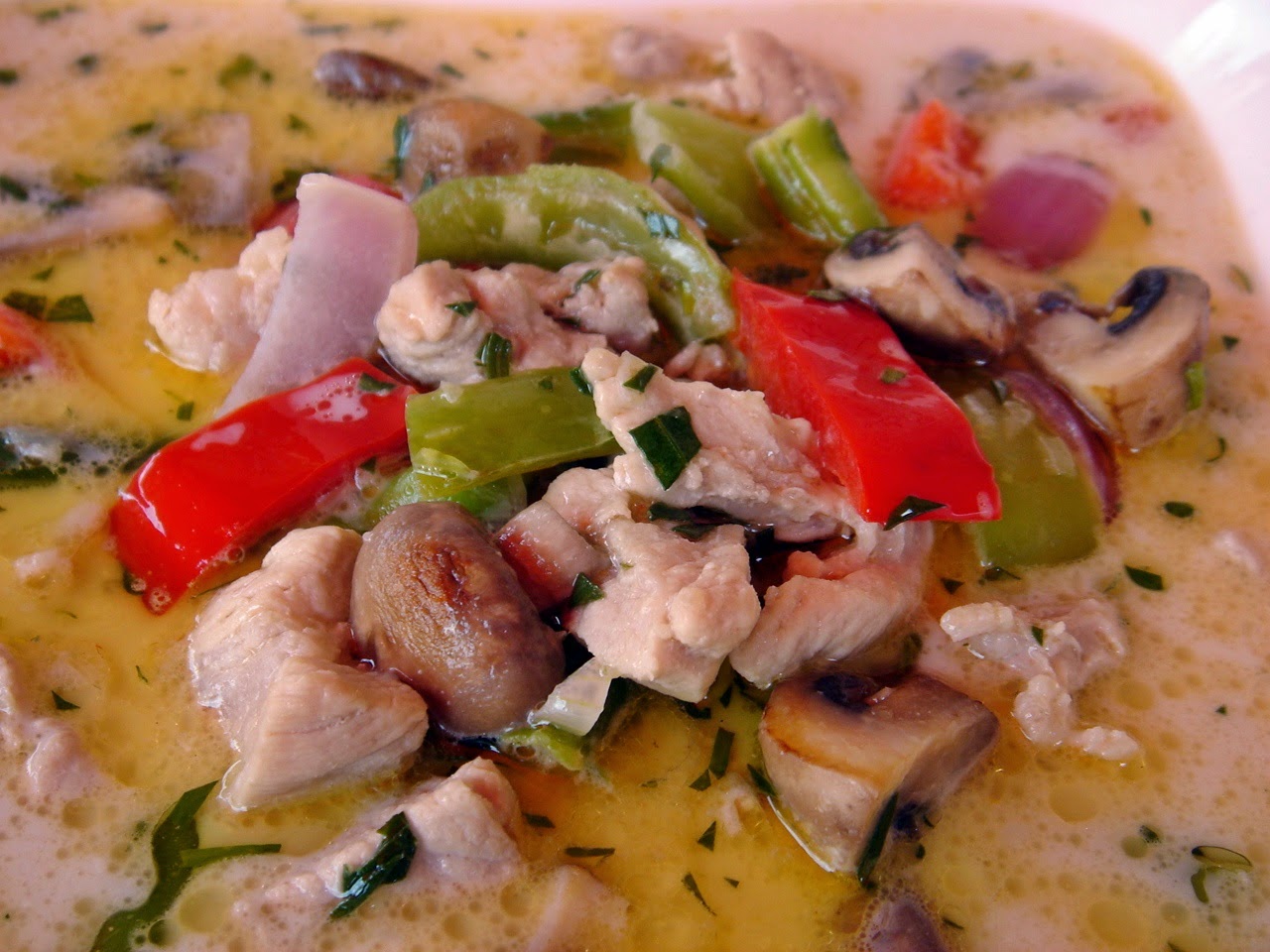 Nem vagyok mesterszakács: Tárkonyos- kókusztejes sertés raguleves ...