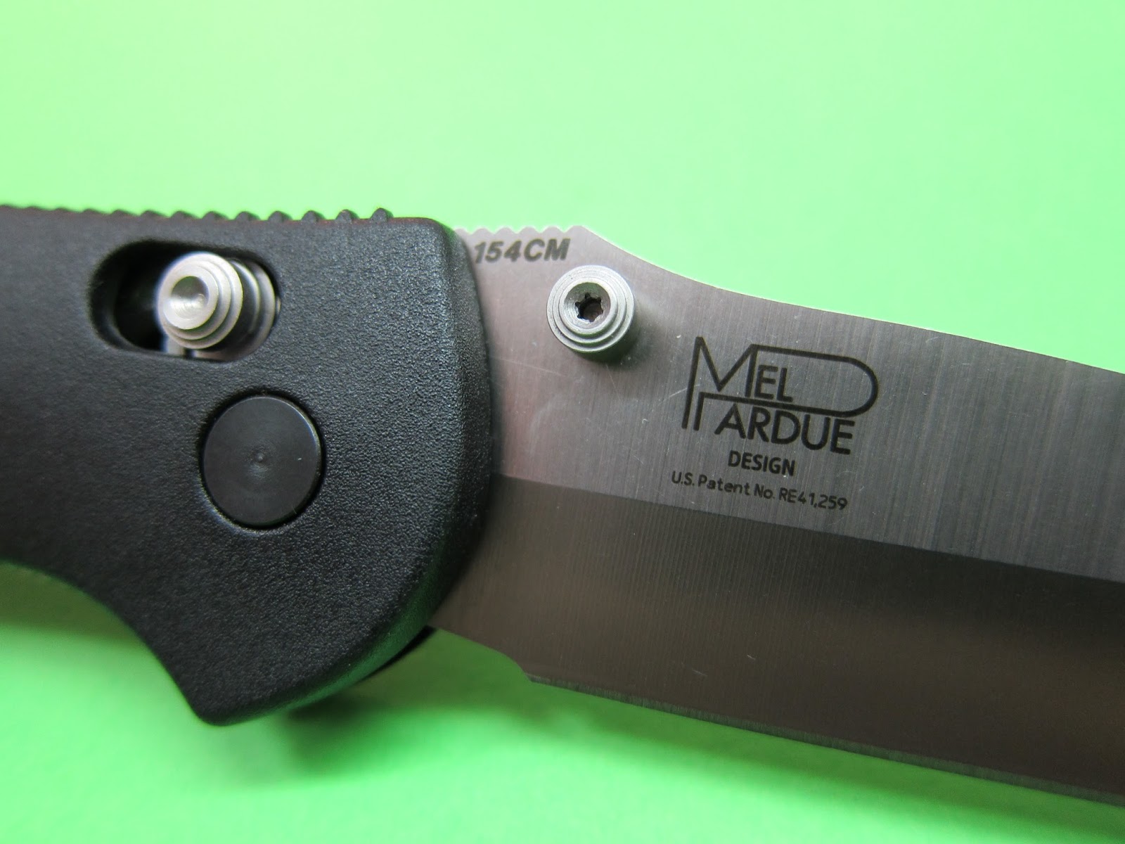 ARMAS BLANCAS 66: - BENCHMADE GRIPTILIAN 553