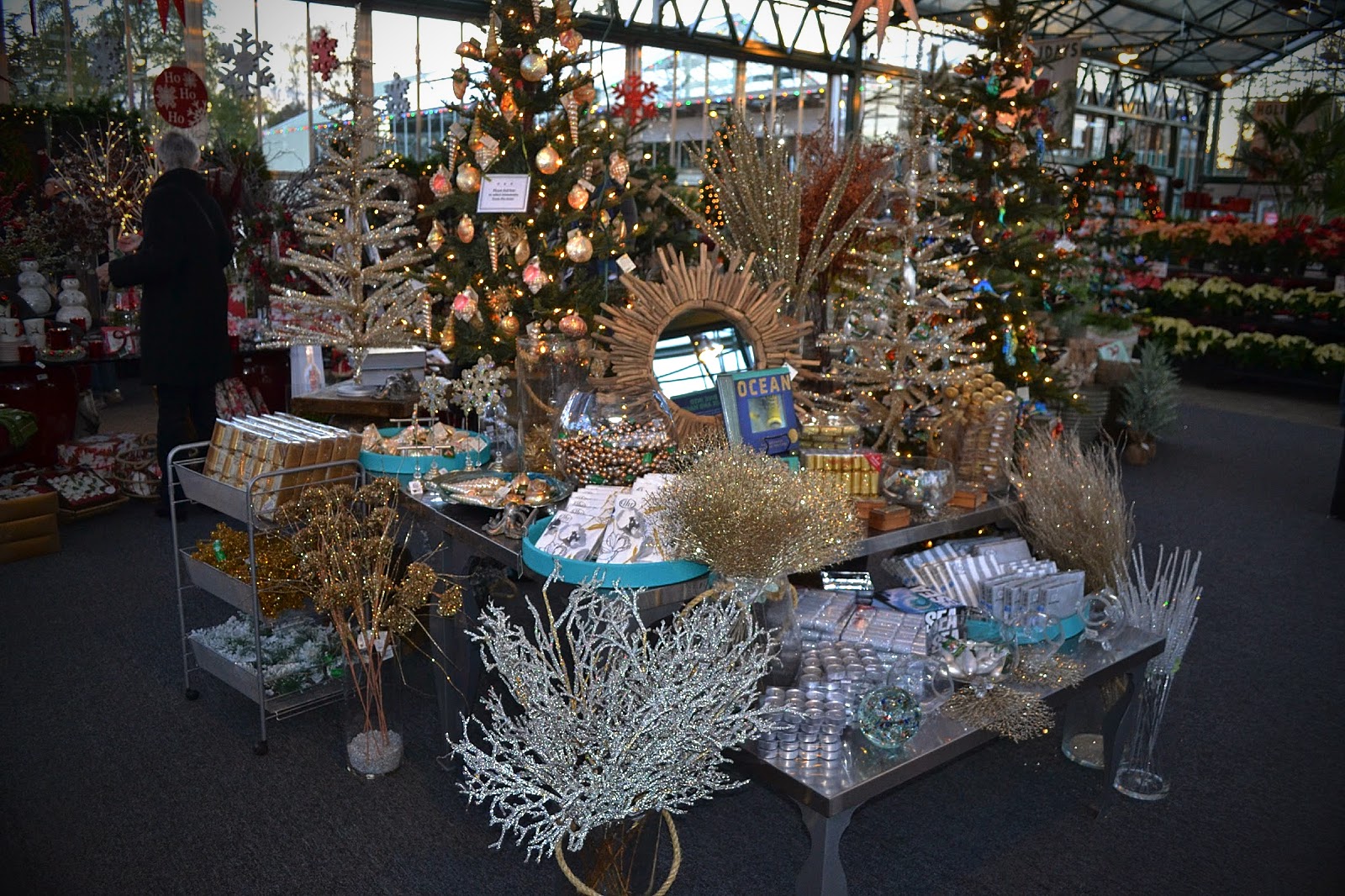 The Outlaw Gardener: Swanson's Nursery Dressed up for the Season!