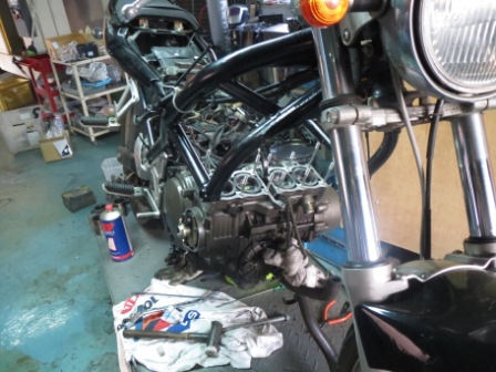 Araki Funky Machine Technical Report: Engine of bandit 250. Valve assemble