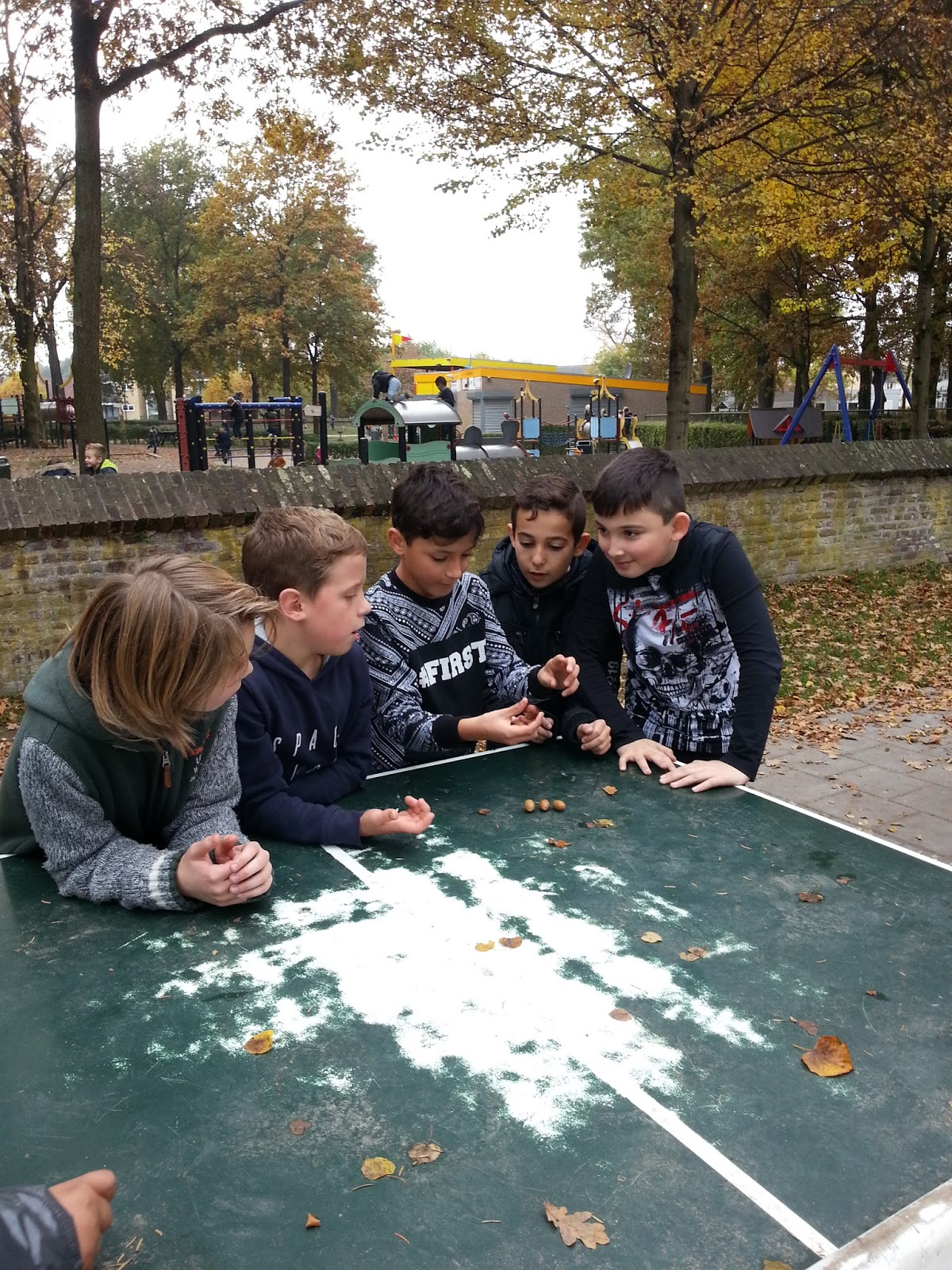 De groep van meneer Sander: Knutsel/spellencircuit thema: Boeren en Jagers!