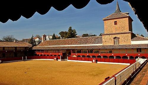 MIL Y UNA HISTORIAS : Plazas de toros cuadradas
