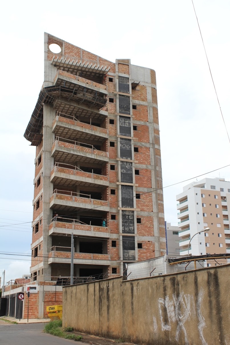 Paulo José - Atelier de arquitetura: Prédio em construção na rua Amazonas.
