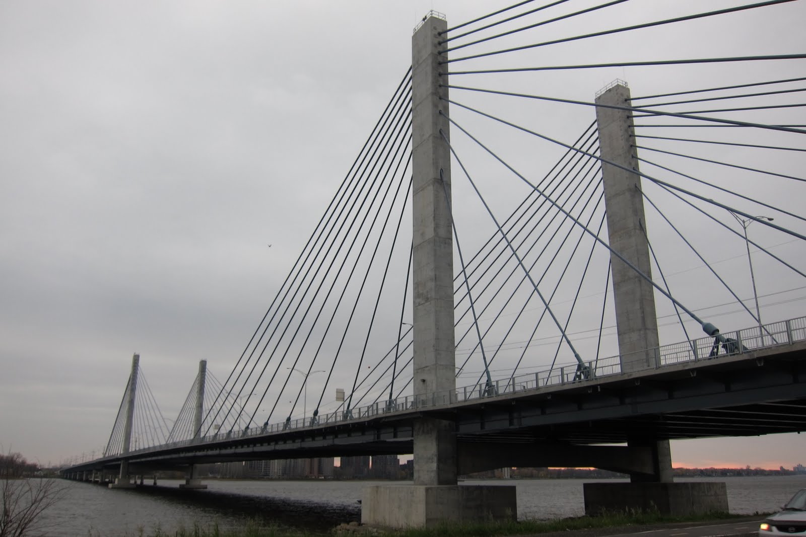 Cycle Fun Montreal: Urban river ride - north to new Autoroute 25 bridge