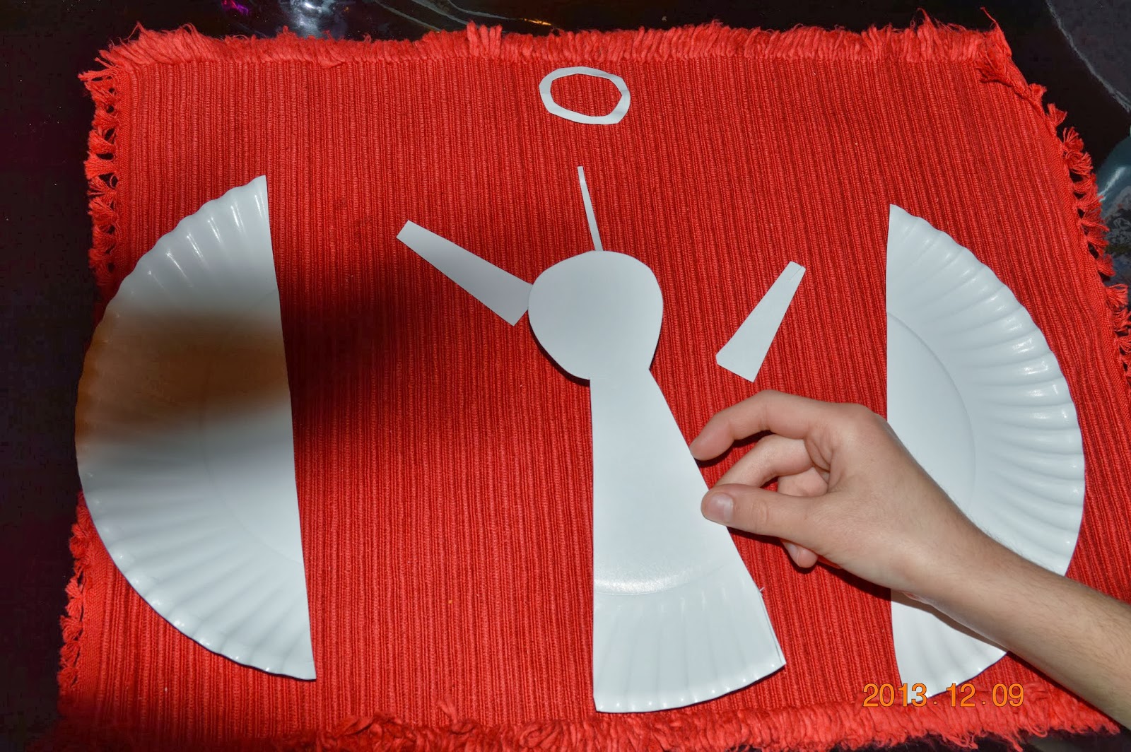 Solagratiamom: Advent Day 9 - Angel Paper Plate Craft (includes a ...