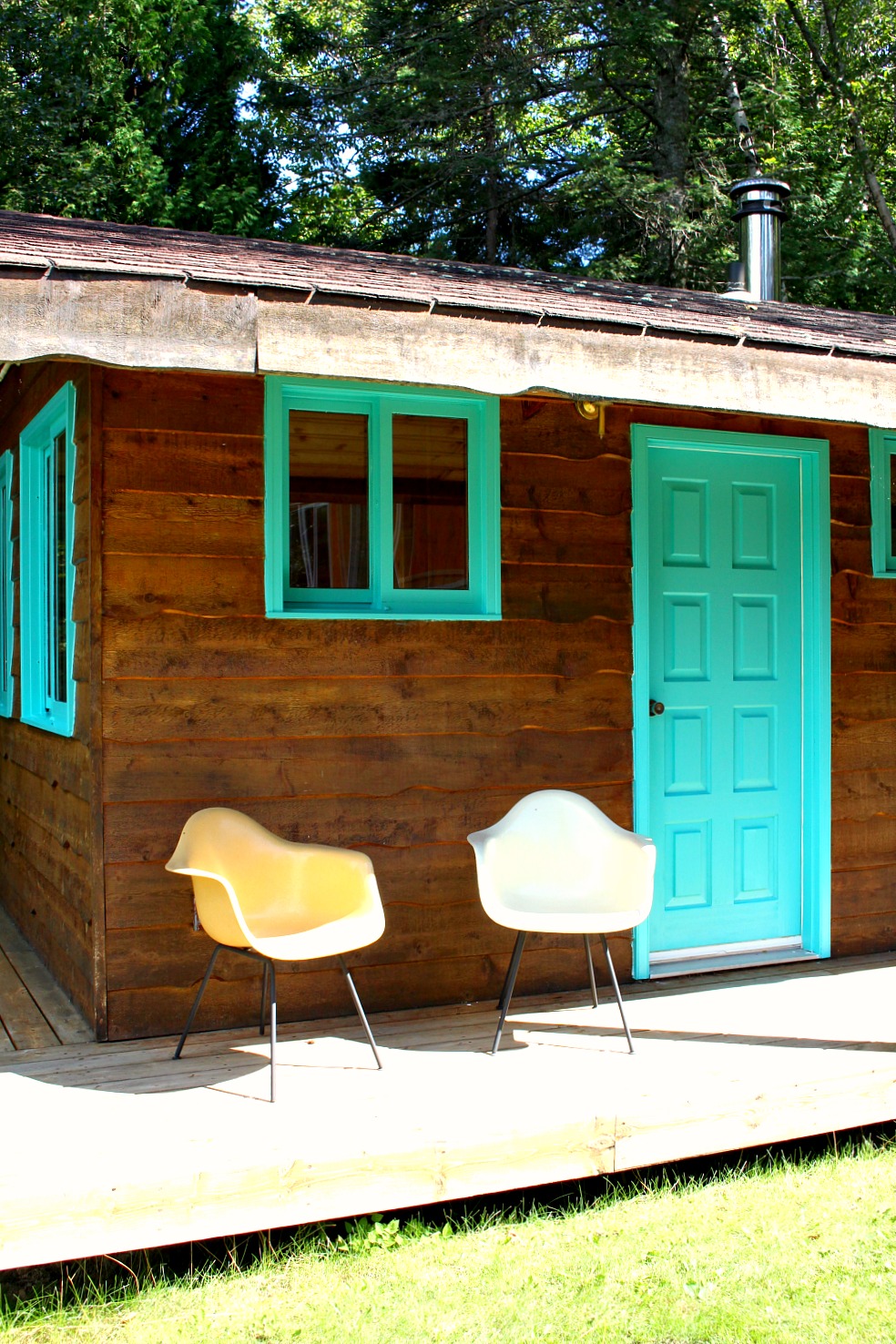Bunkie Exterior Makeover: Bright Turquoise Front Door + Trim | Dans le ...