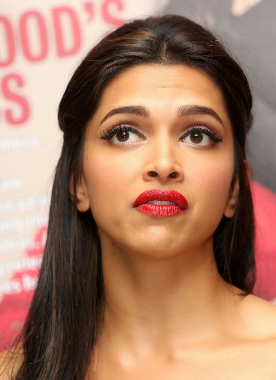 Deepika Padukone Super Hot Skin Show At The Launch Of Starweek Magazine ...