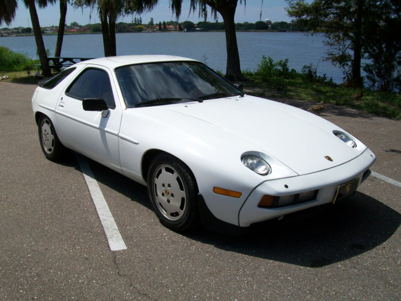 5k: 1985 Porsche 928S Autotragic, GP White - DailyTurismo