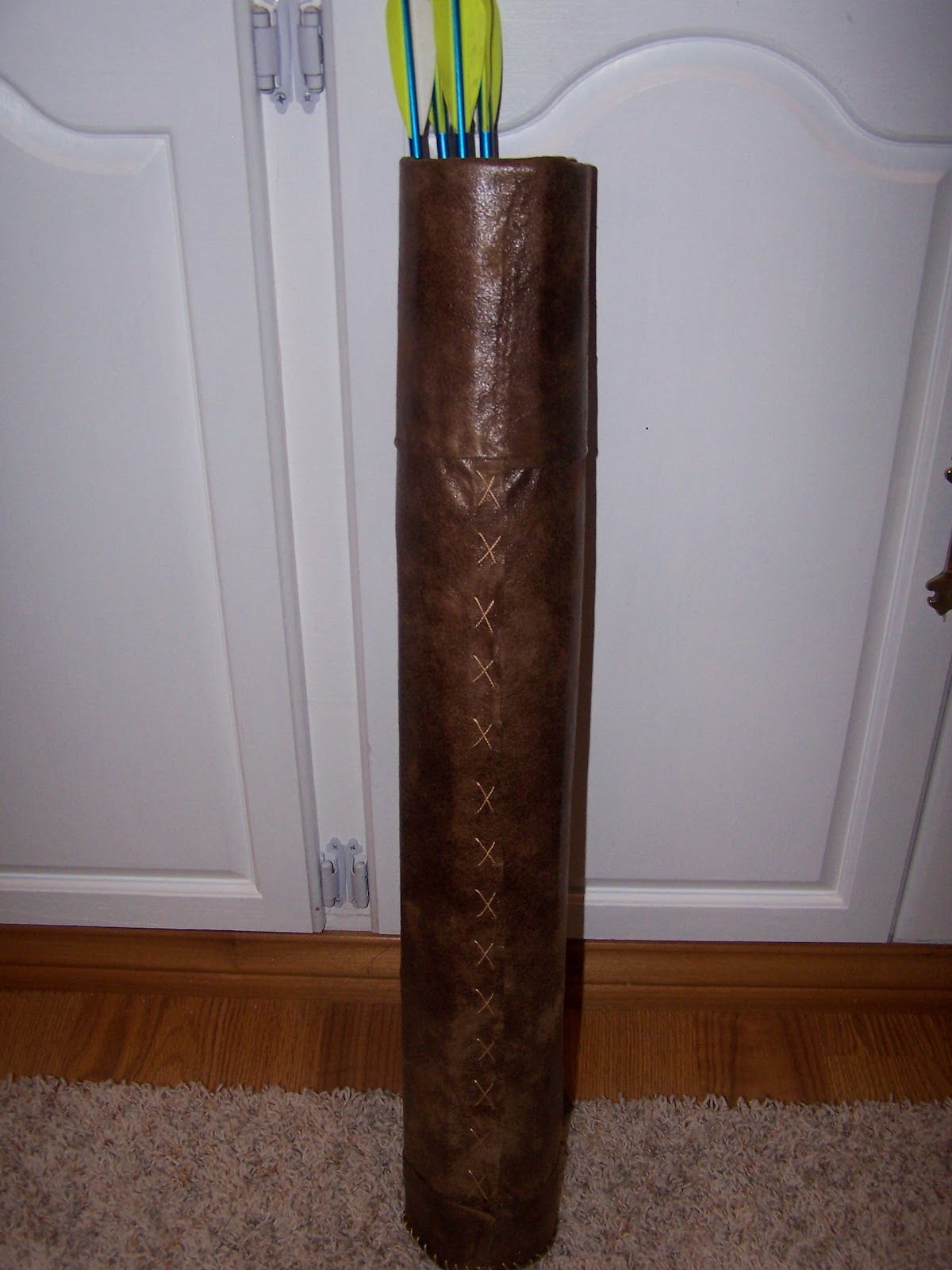 Read. Write. Love.: How to Make a Quiver for a Katniss Everdeen Costume ...