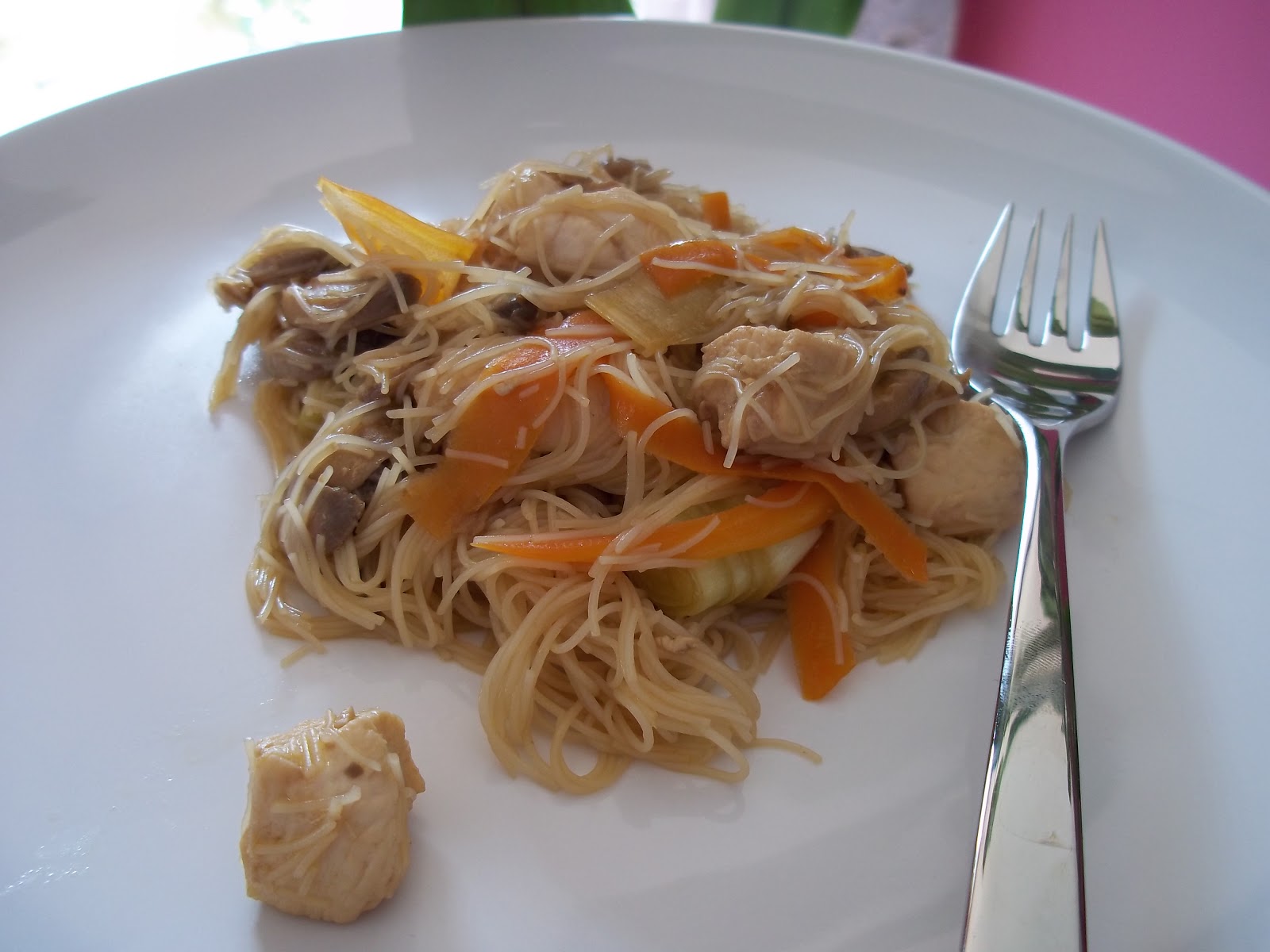 IRENE KOKEN THUIS: FIDEOS CHINOS (DE ARROZ) CON CHAMPIÑON Y POLLO