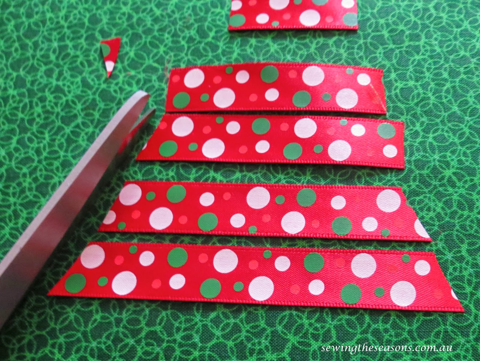 Sewing The Seasons: Tutorial - Ribbon Christmas Tree