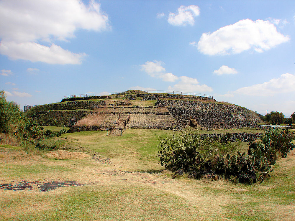Hidden and little known places: Circular step-pyramid of Cuicuilco ...