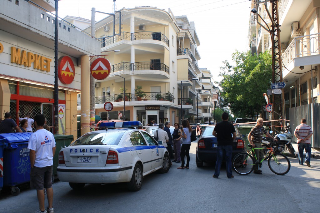 ΙΣΧΥΡΗ ΕΚΡΗΞΗ ΤΑ ΞΗΜΕΡΩΜΑΤΑ ΣΤΗ ΛΑΡΙΣΑ... ΖΗΜΙΕΣ ΣΕ ΚΑΤΑΣΤΗΜΑΤΑ ...