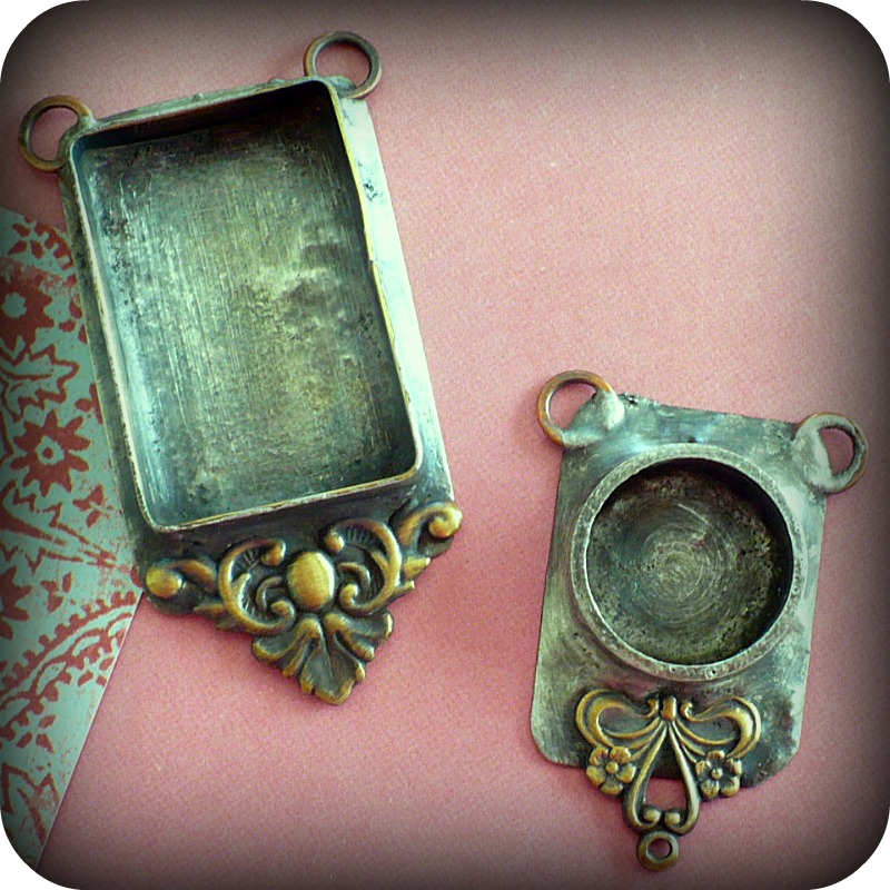 Melismatic Art Jewelry: Bezels