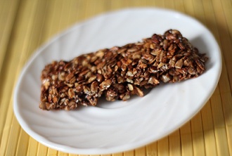 Baton musli z nutką czekolady | Zdrowe Przepisy Pauliny Styś