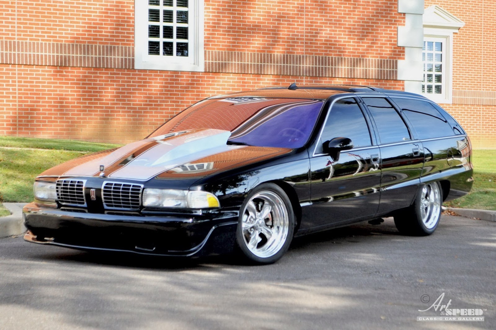 Pick of The Day: Oldsmobile Custom Cruiser : ebeasts.com