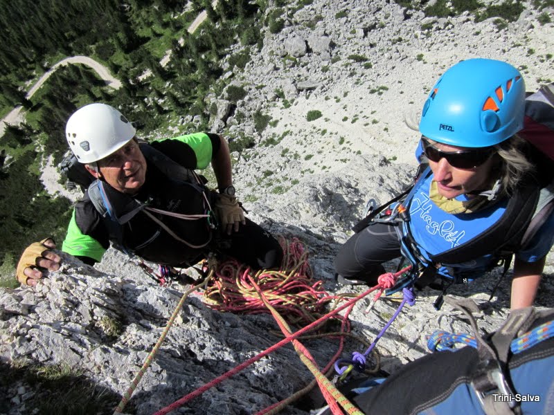 TRINI Y SALVA: Spigolo Alpini a la Pirámide del Col dei Bos, 2.400 m.