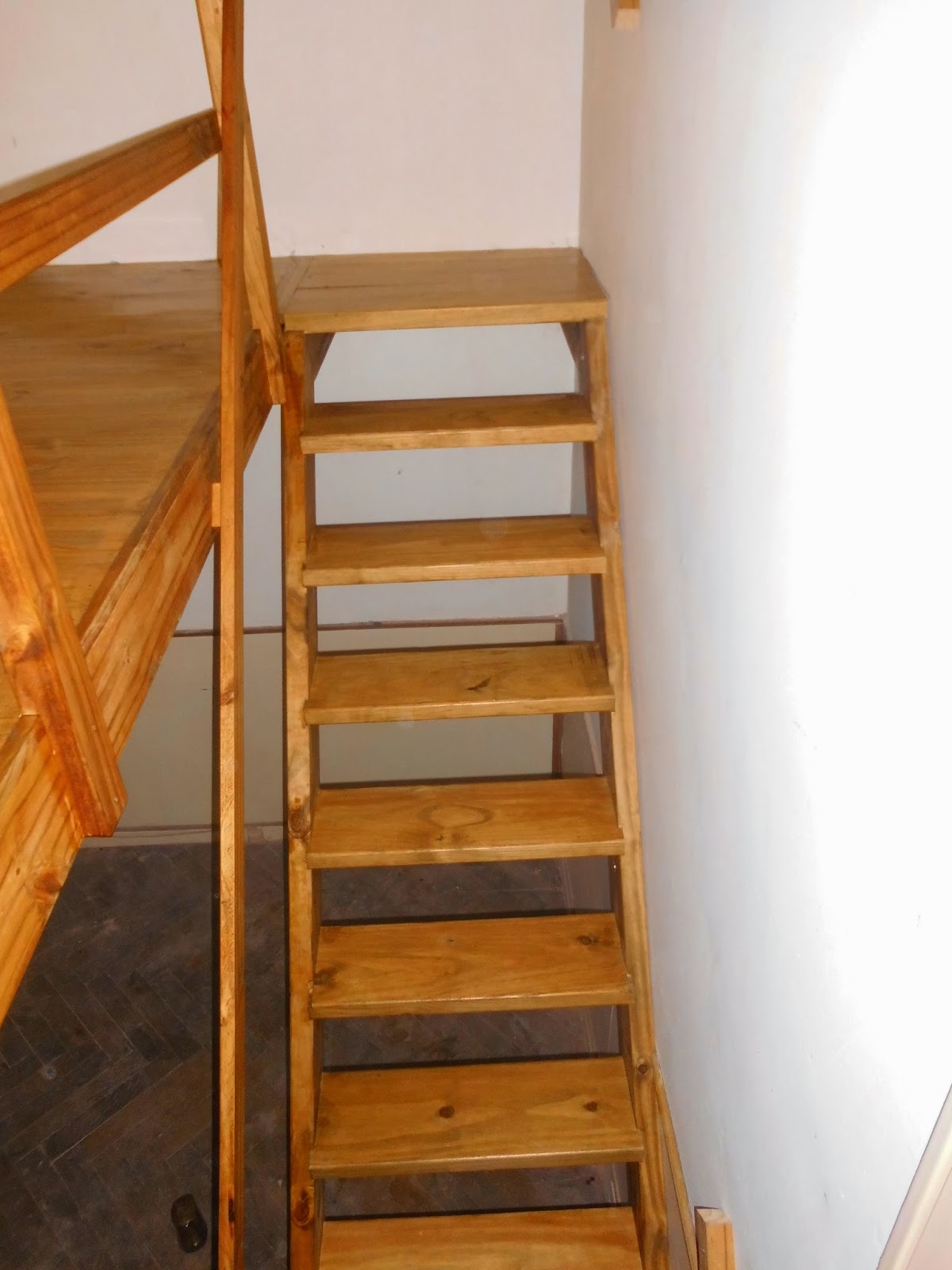 Entrepisos de madera, escaleras.: Escaleras