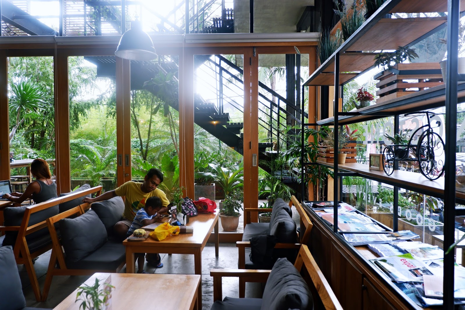 LIVINGSTONE CAFE & BAKERY, PETITENGET, BALI - Icha Khairisa