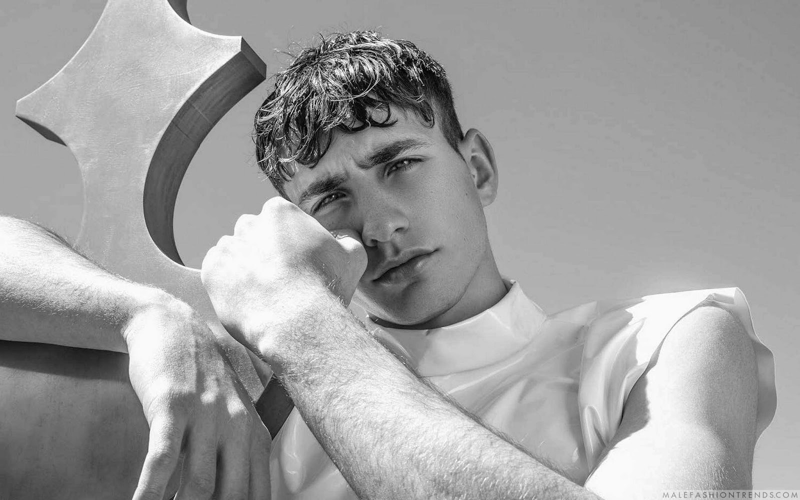 Piero Copani posa en surrealistas fotos para BLNC Magazine por Charly V ...