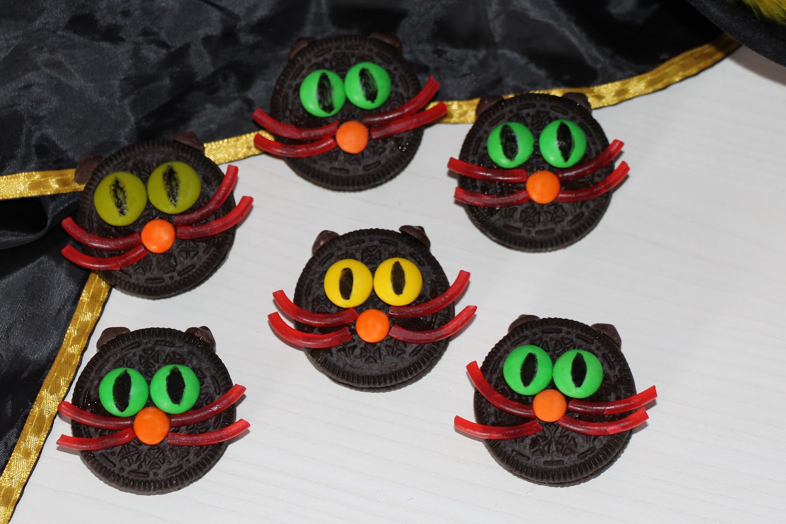 Mardefiesta: Gatos de oreo