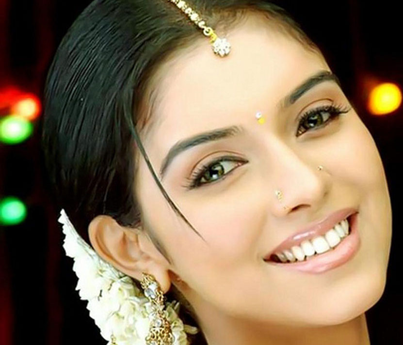 I Love Bollywood: Gajini Girl Asin Thottumkal